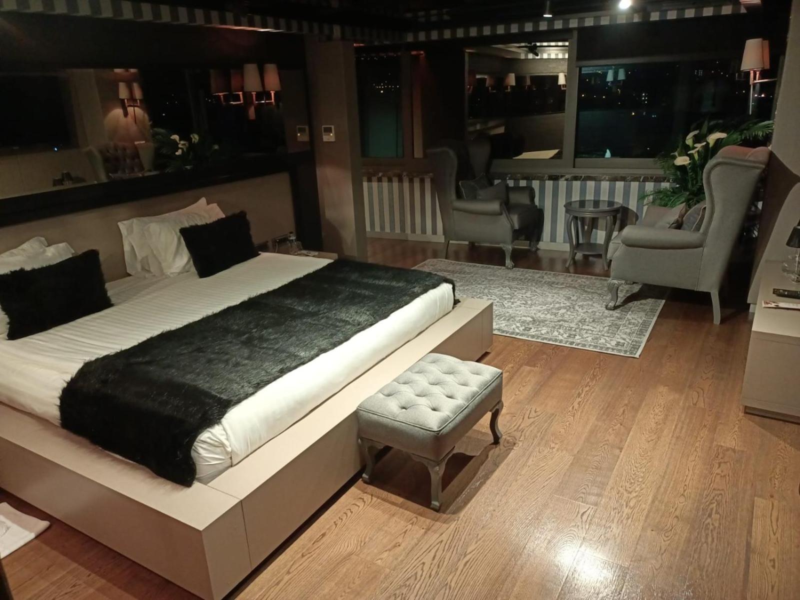 Eser Premium Hotel And Spa, Istanbul, Turkiet. Priser från TRY225